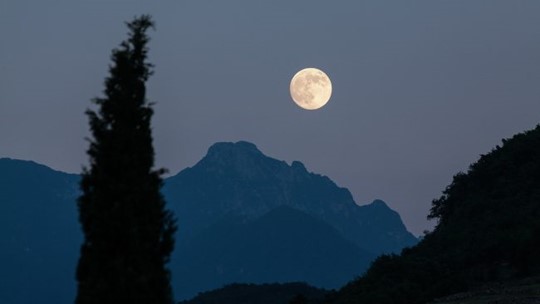 How November's full moon became known as the Beaver Moon | wbir.com