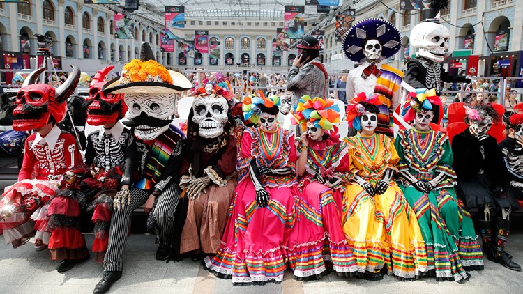 Mexican Celebration Day Of The Dead Comes To Life For American R CBS mexican-celebration-day-of-the-dead-comes-to-life-for-american-r-cbs
