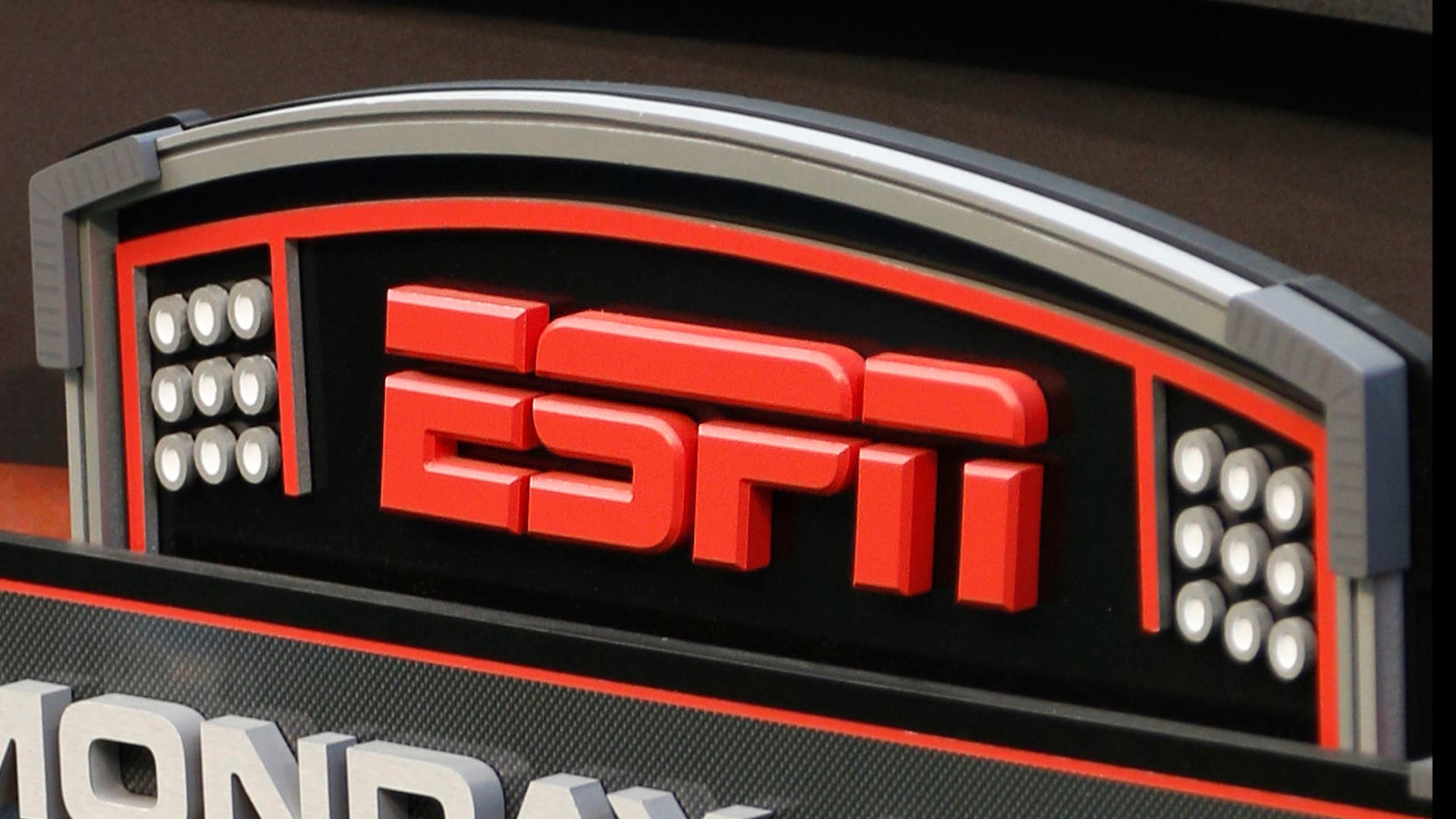 ESPN's Mike Patrick dies at 80; shaped NFL voice | wbir.com