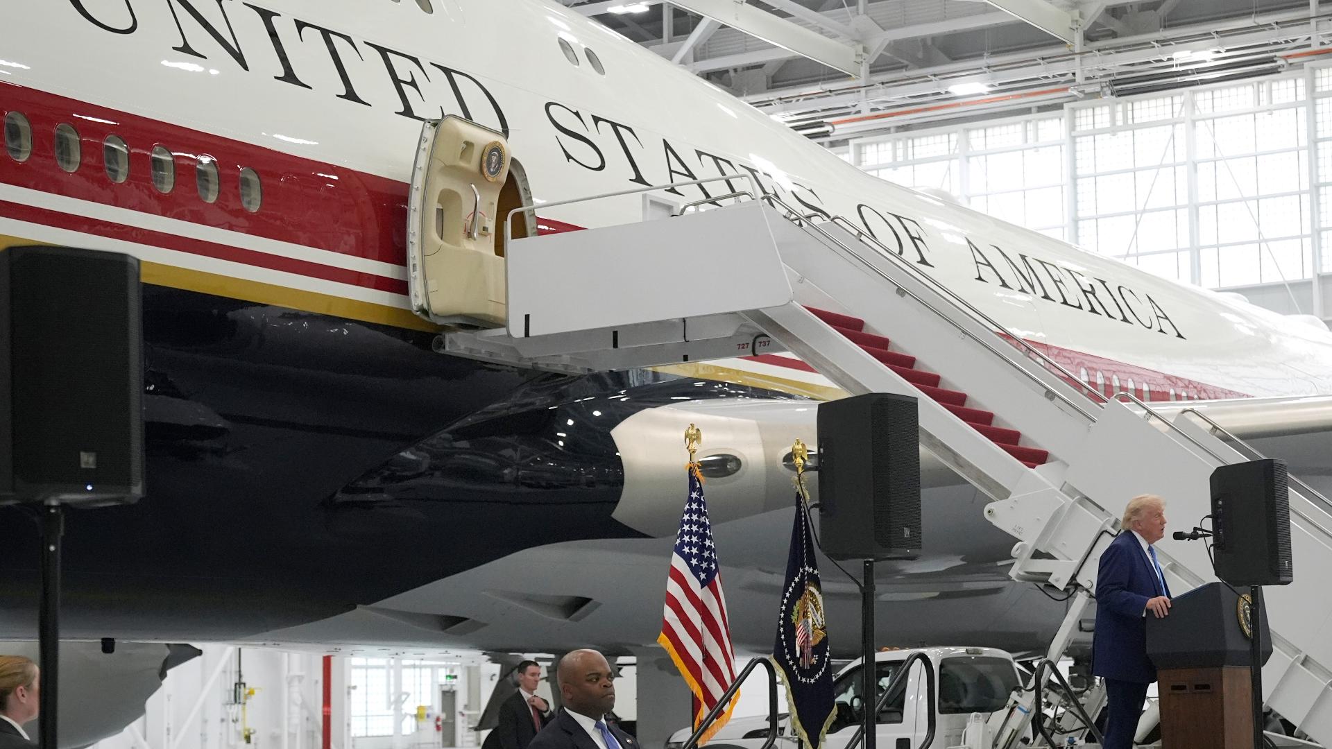President Trump unveils the new Air Force One, a converted Qatari jet ...