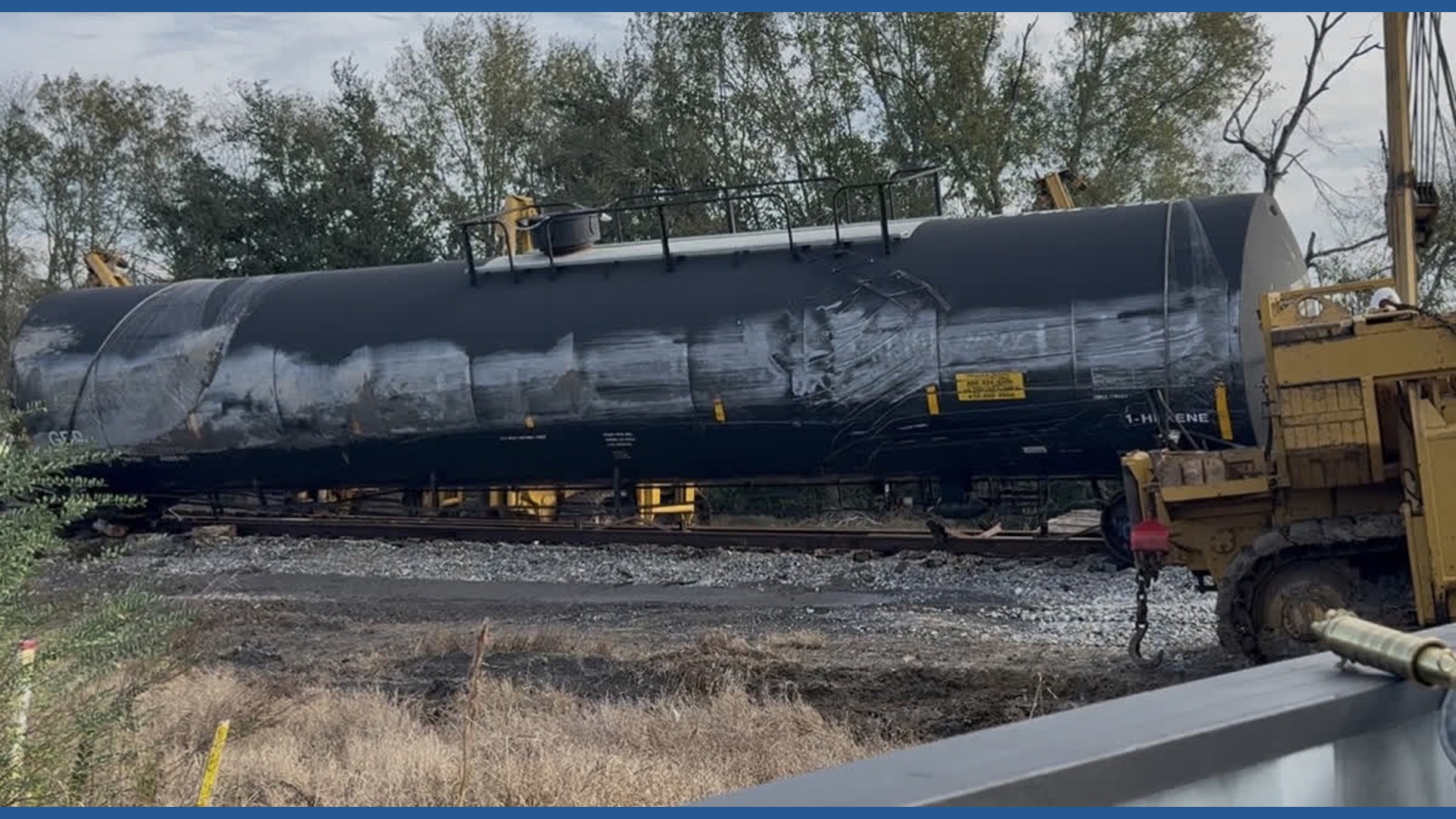 More than a dozen train cars derailed near Texas/Louisiana border ...