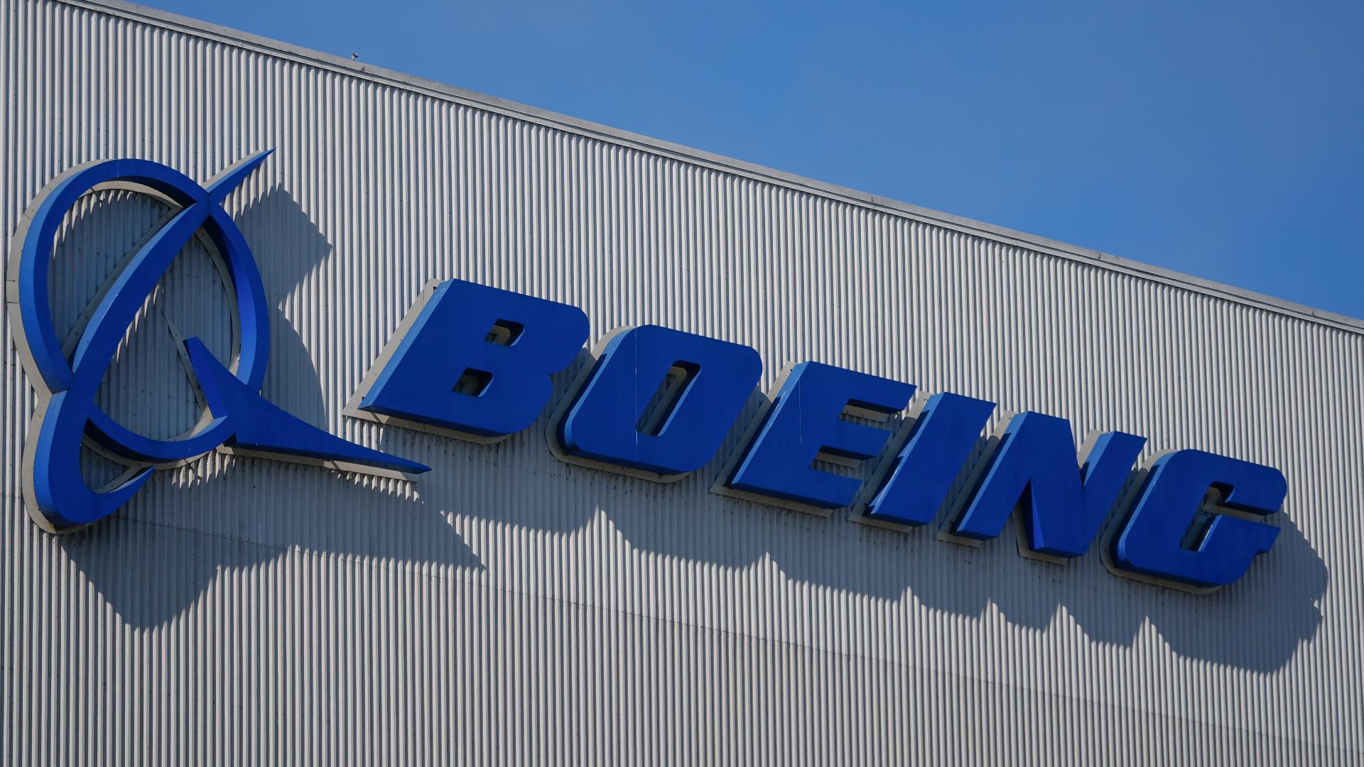 Boeing looks to raise up to $19 billion in a stock offering | wbir.com