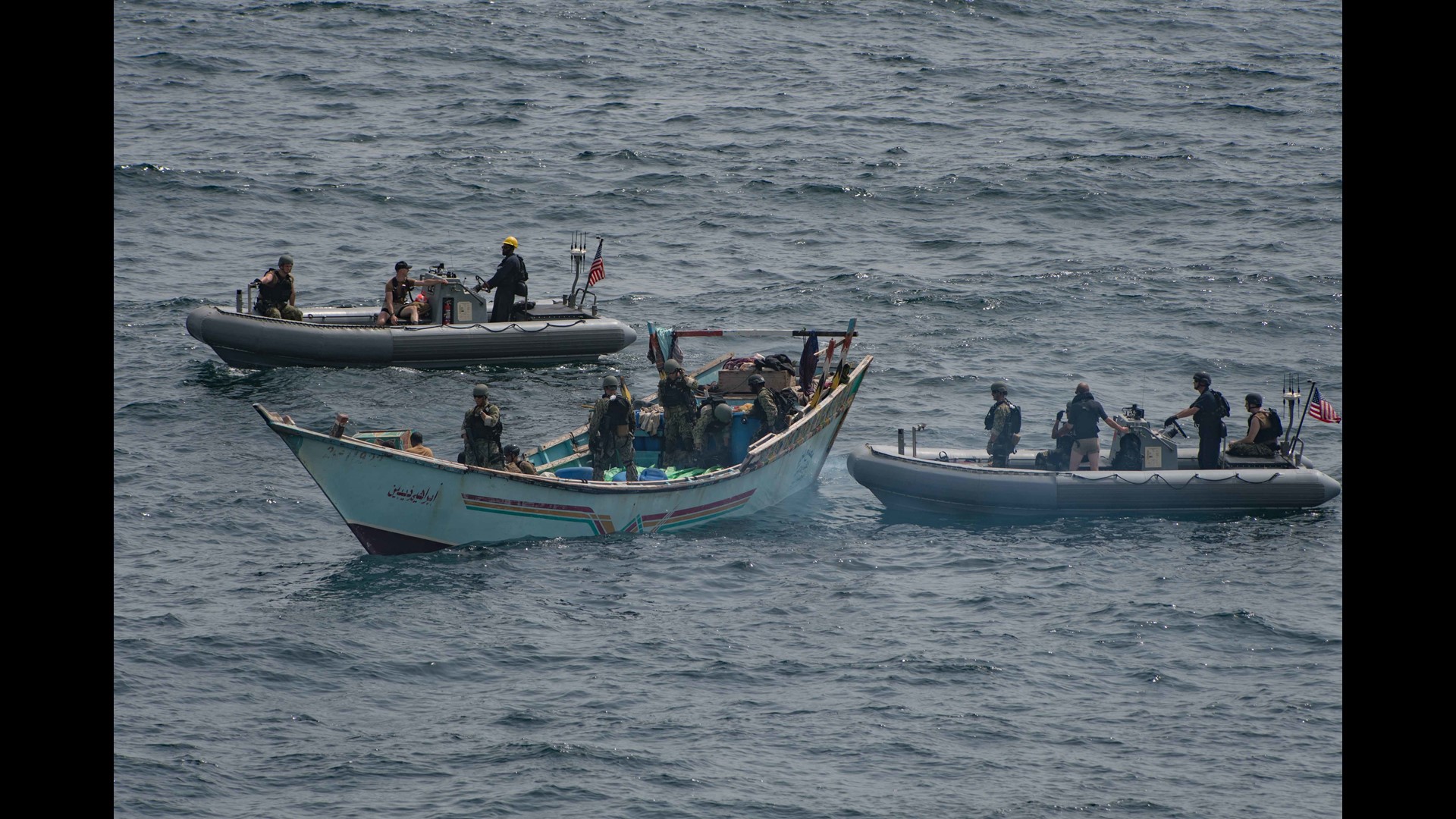 US Navy seizes 1,000 smuggled rifles off war-torn Yemen | wbir.com