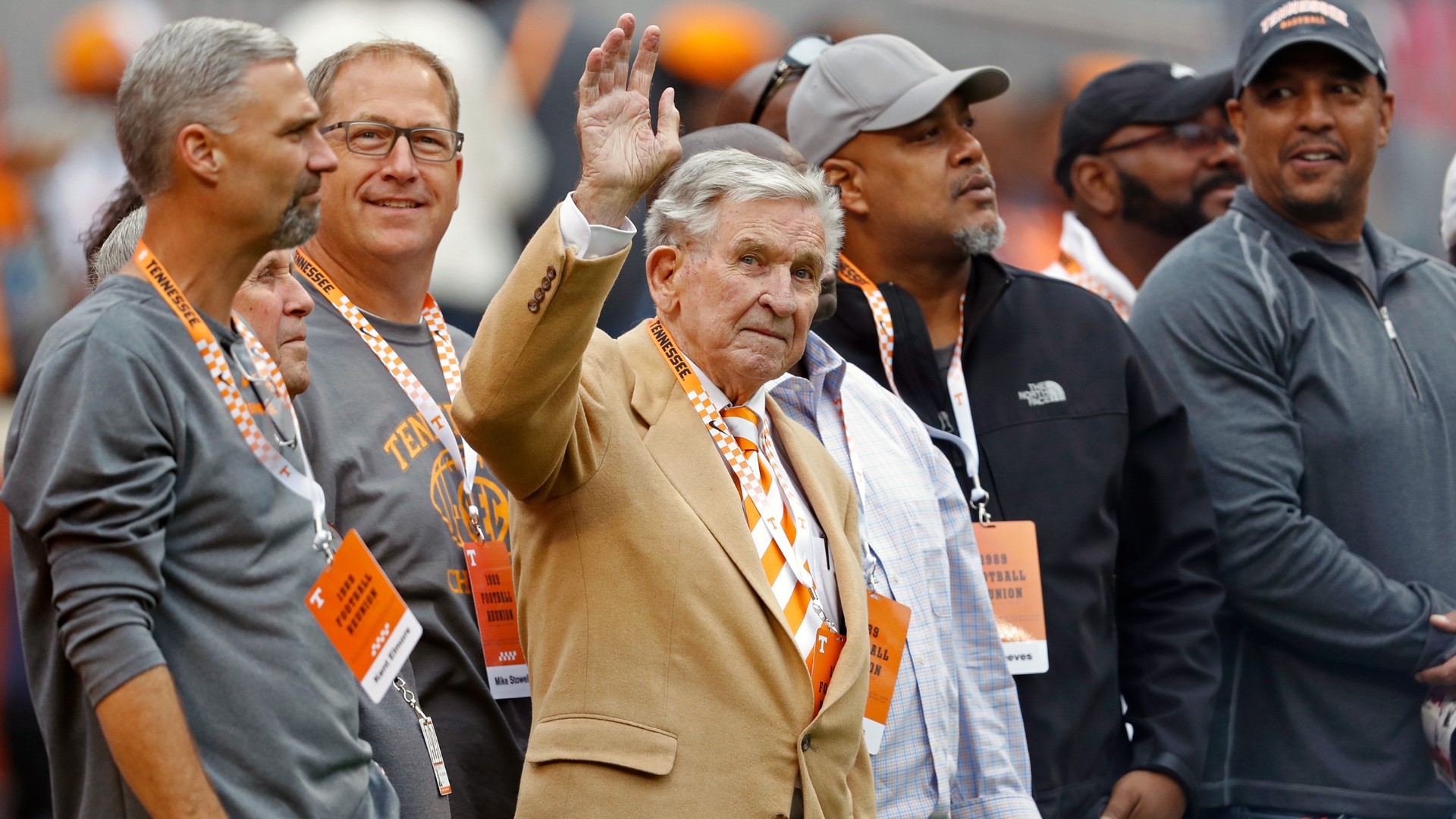 Tennessee, Pitt to honor legendary coach Johnny Majors | wbir.com
