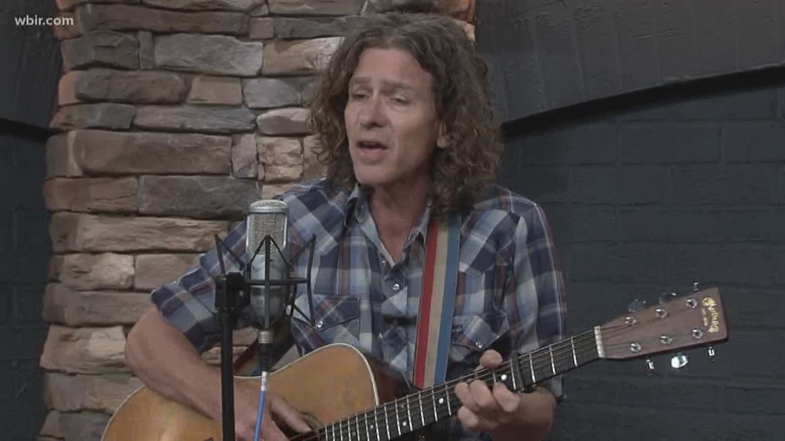 Musician Jon Whitlock performs new song 'Picture of a Girl' | wbir.com
