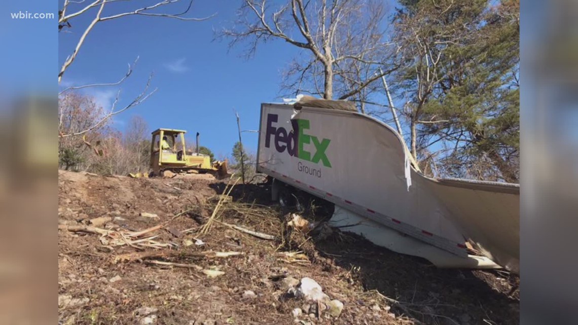 Two injured in FedEx truck crash on I-40 | wbir.com