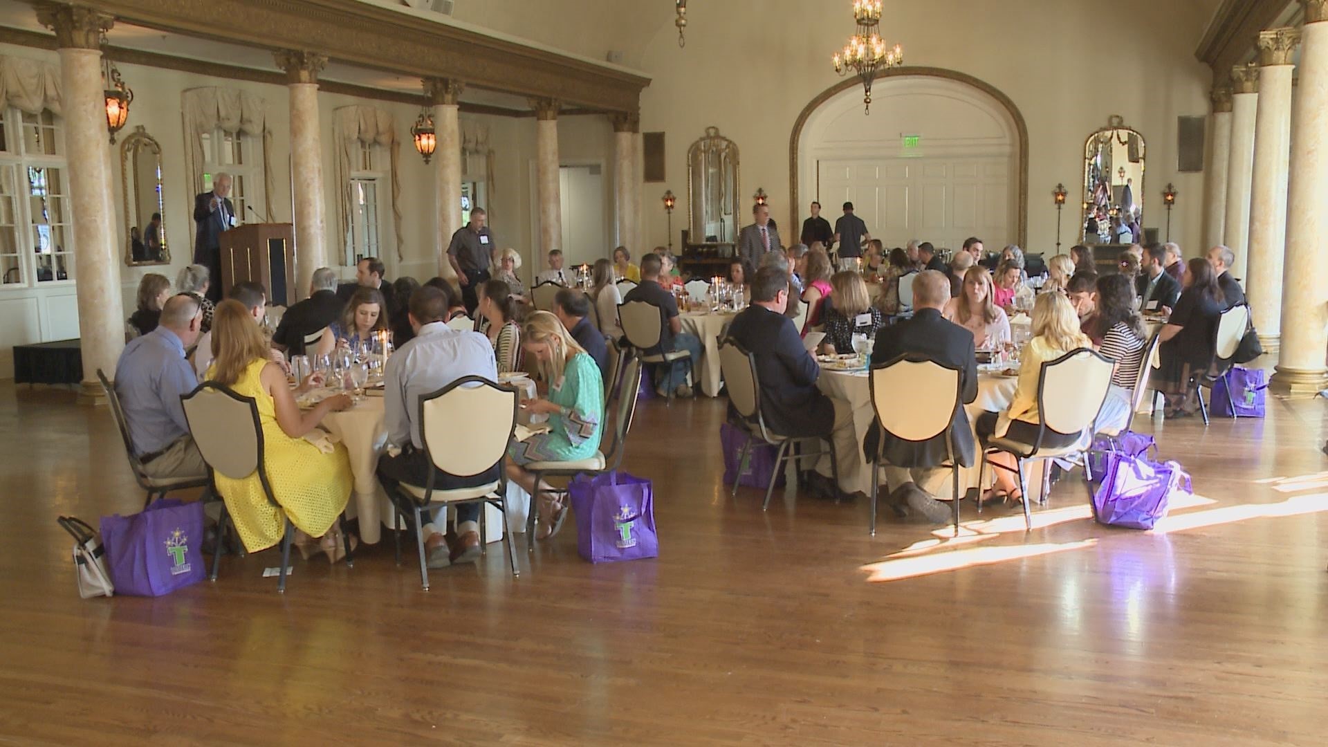 Hardworking teachers honored with “Educator of the week” banquet | wbir.com