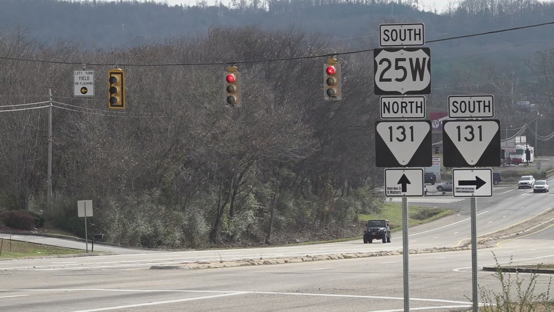 Two killed in Clinton Highway crash in Knox County | wbir.com