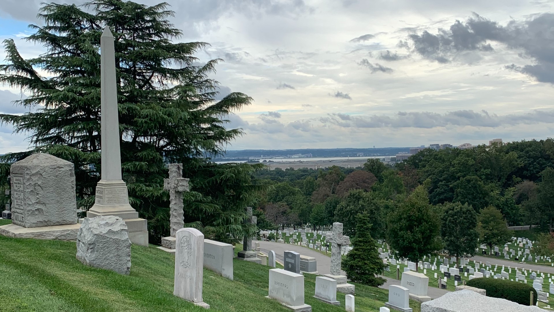 SSgt. Ryan Knauss laid to rest at Arlington National Cemetery | wbir.com
