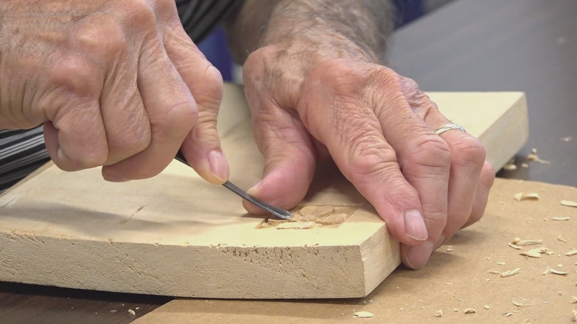 Oak Ridge Senior Center offers wood carving classes to seniors | wbir.com