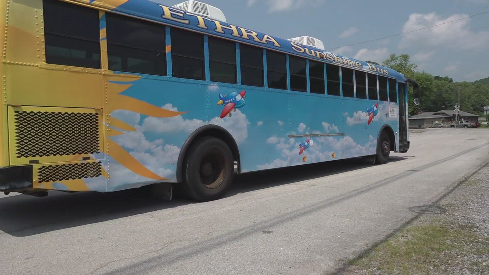 Anderson County's bus brings free meals to kids | wbir.com