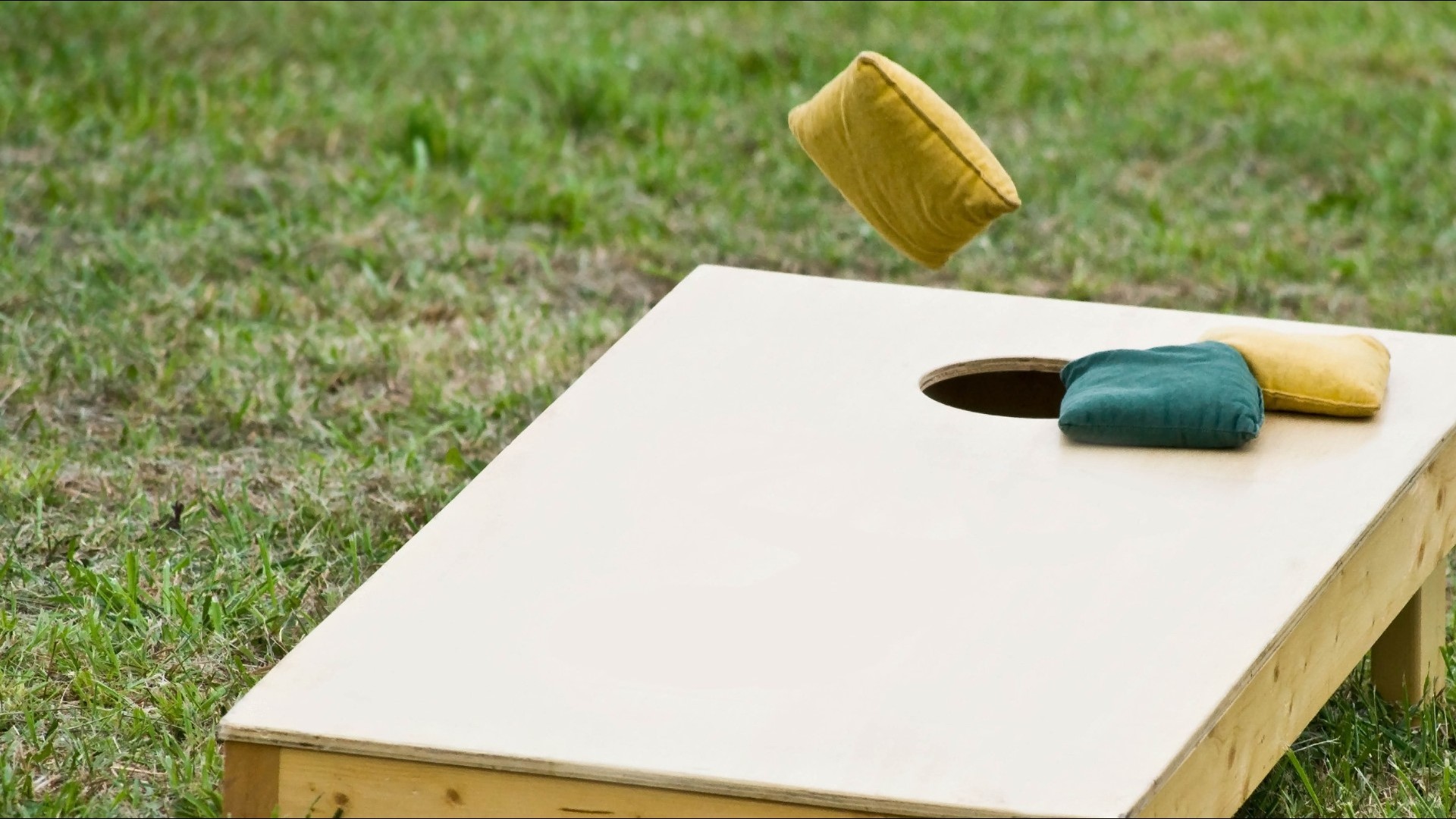 Cornhole competition kicks off in Knoxville | wbir.com