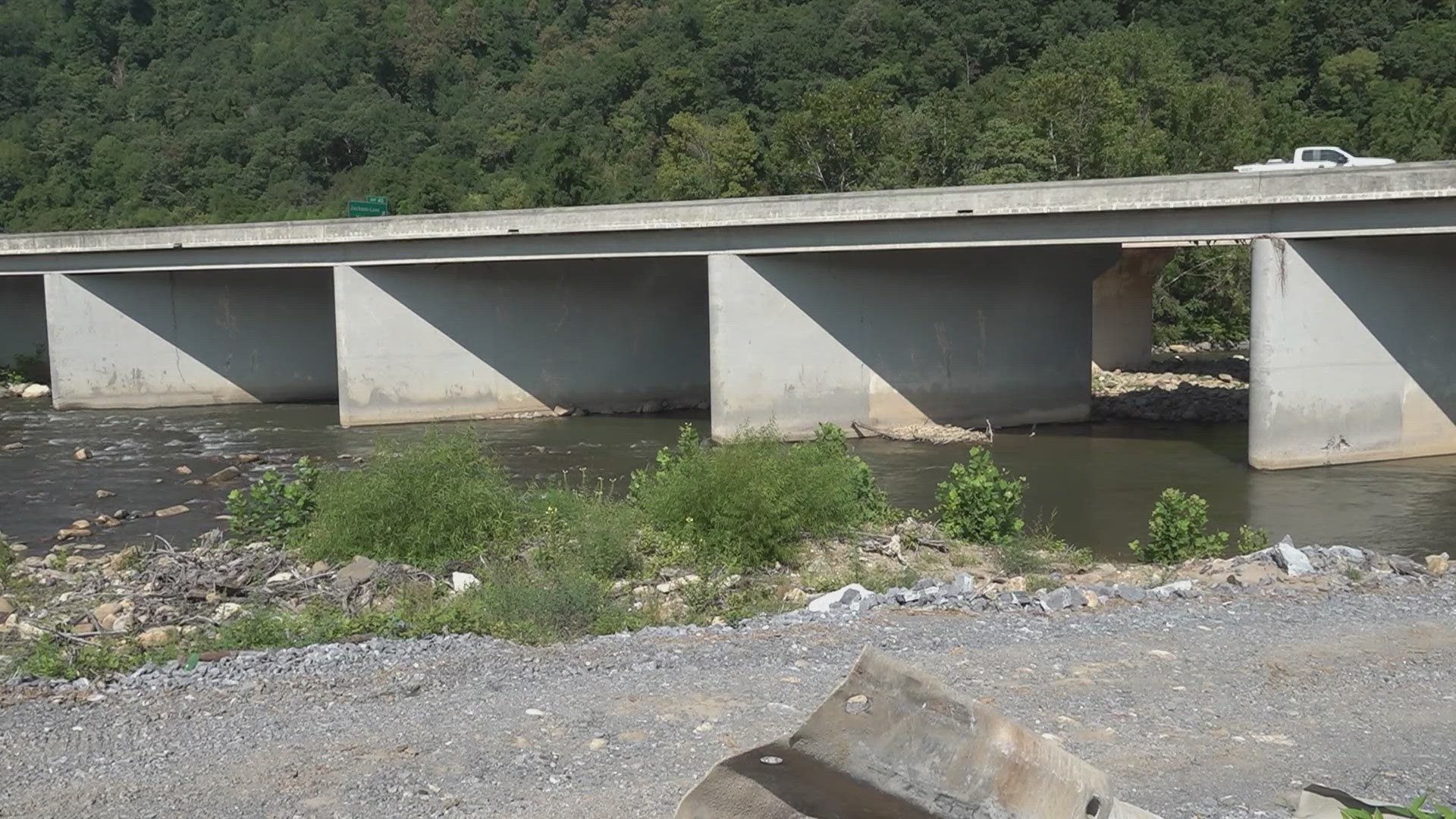 Hurricane impacts Erwin's I-26 bridge, lane now reopened | wbir.com