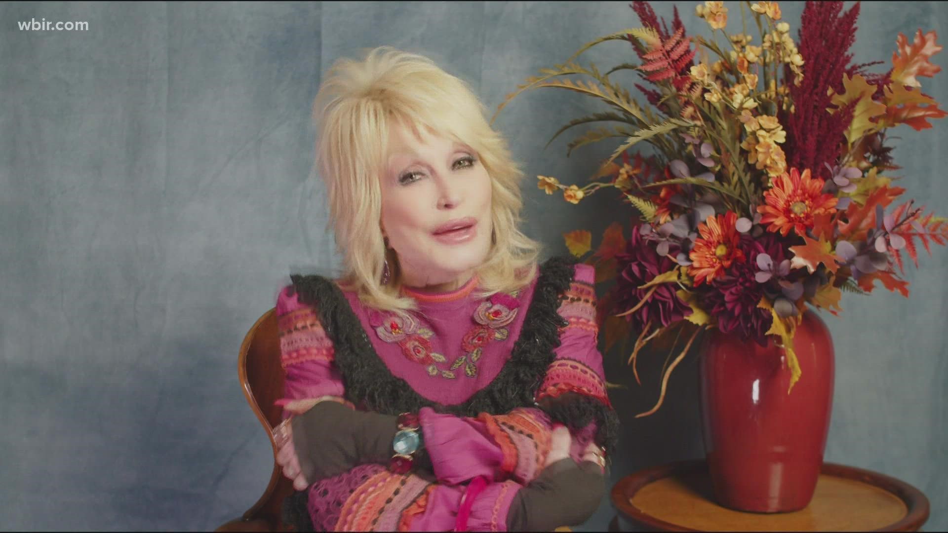 Dolly Parton surprises Hardin Valley Academy marching band with a ...