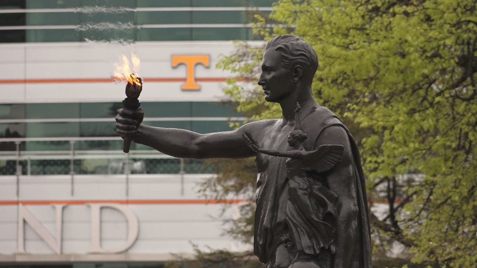 UT announces new mobile IDs for iPhone, Apple Watch users | wbir.com