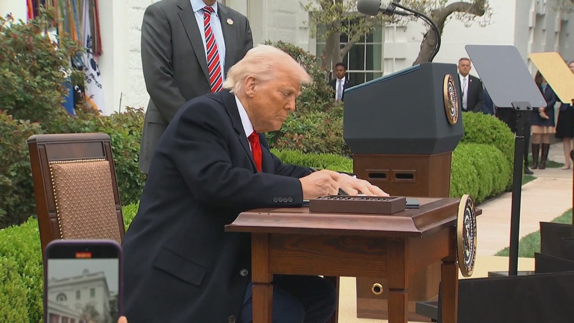 Former Sen. Lamar Alexander urges people to enter public service in new ...