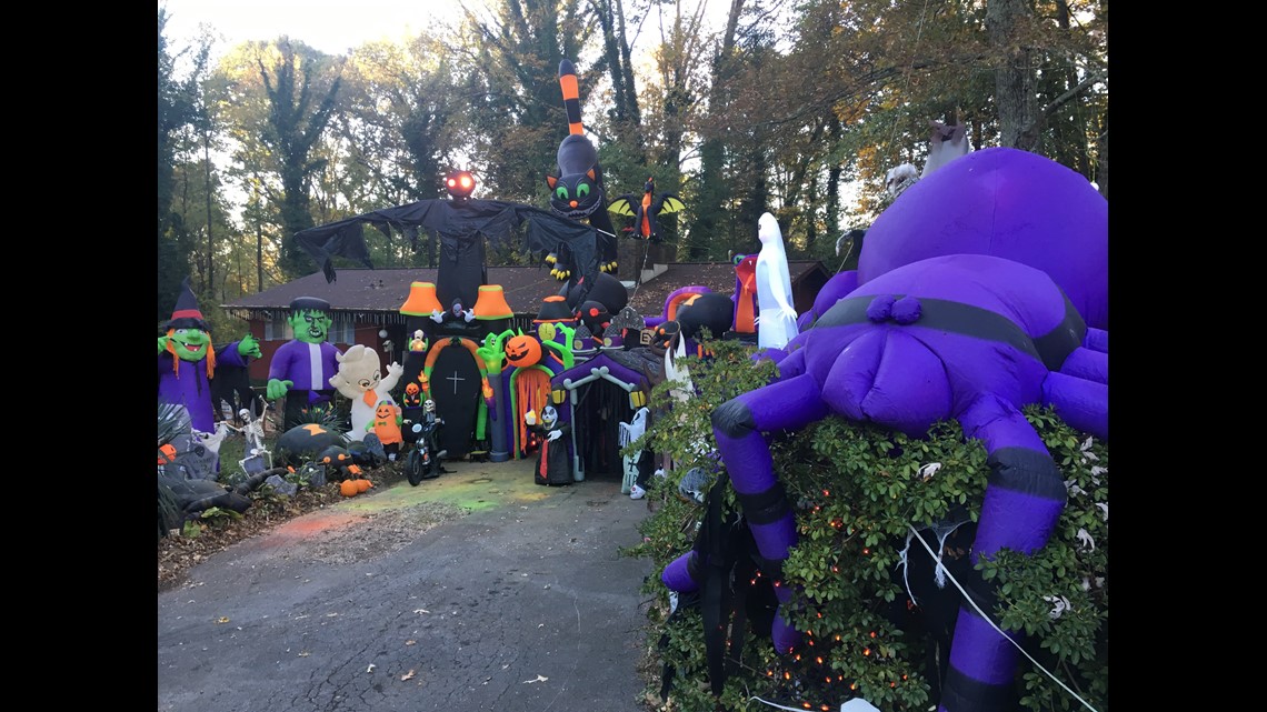 Boo! Oak Ridge family transforms home into haunted house | wbir.com