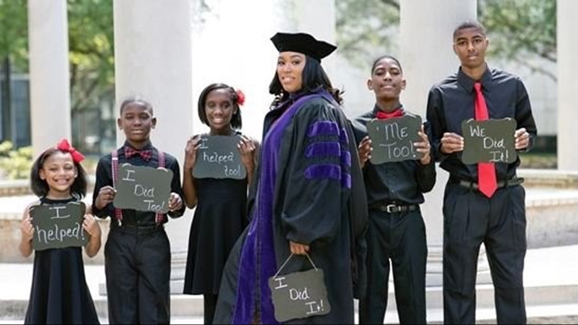 Single mom of 5 inspires in law school graduation photo | wbir.com