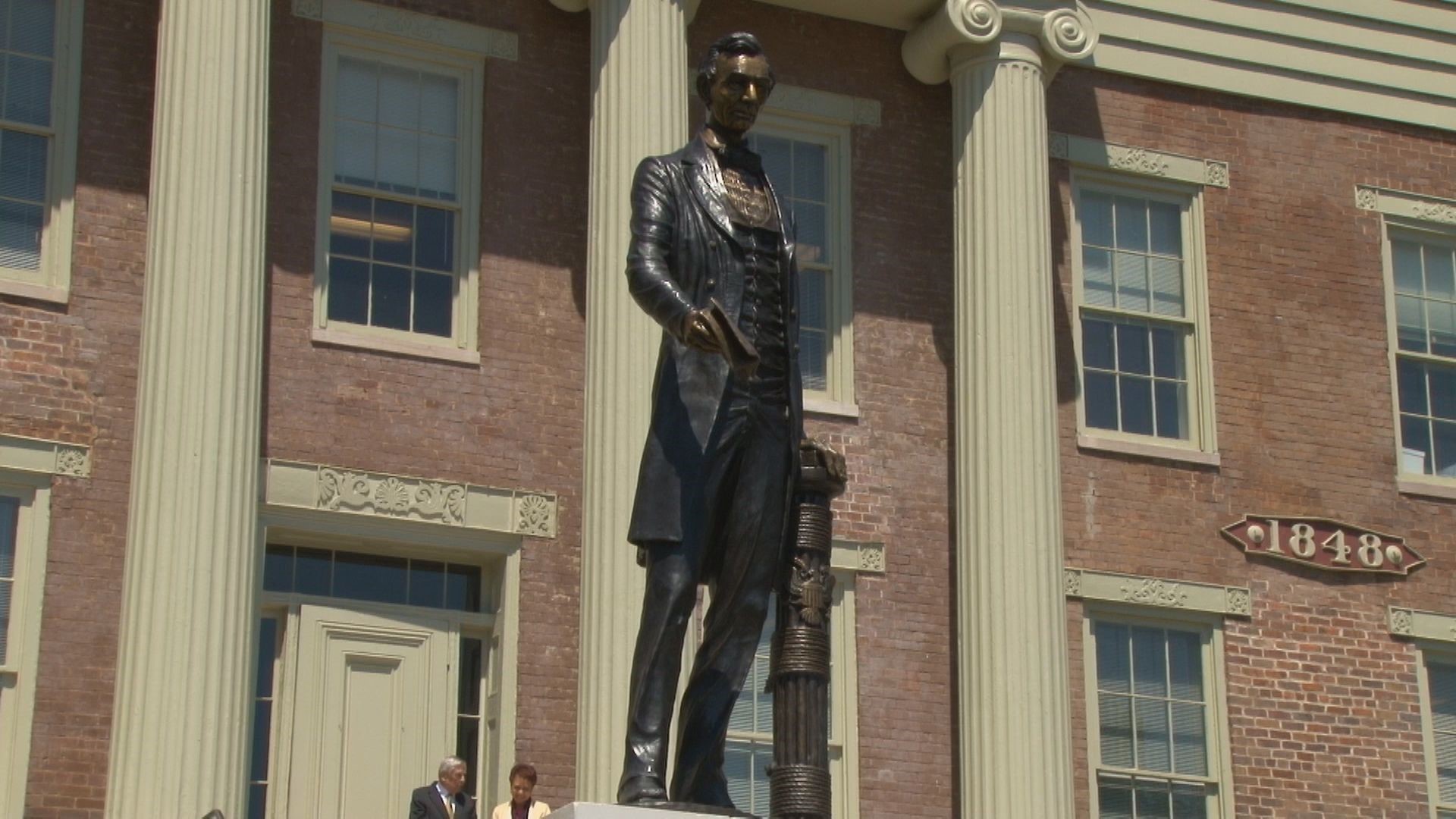 LMU unveils statue of Abraham Lincoln near downtown Knoxville | wbir.com