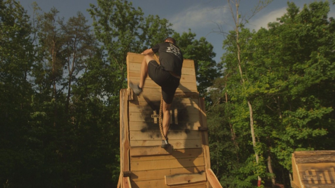 Muddy obstacle course builds team work and helps Veterans | wbir.com