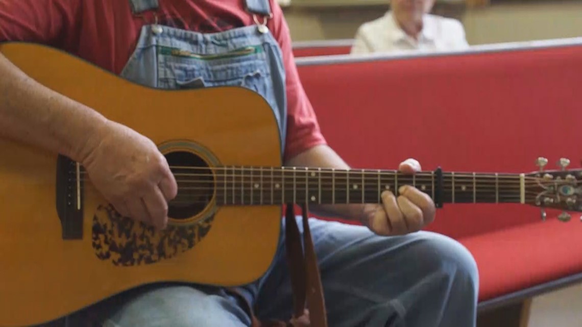 Bluegrass pickers to 'raise the rafters' to fix roof at community ...