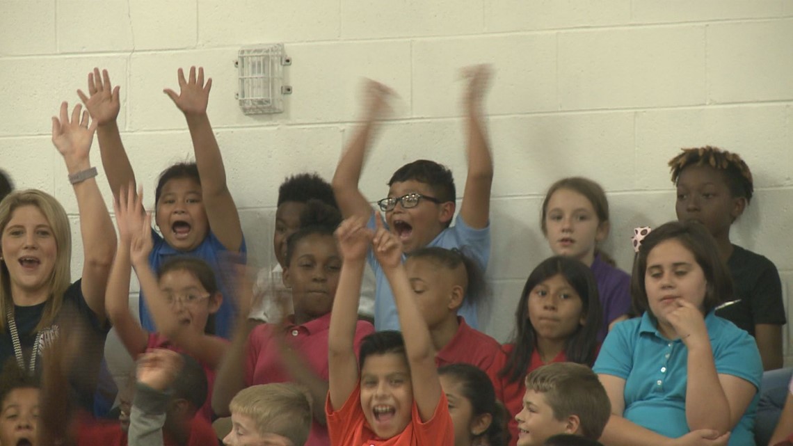 Spring Hill Elementary hosts annual 5th graders basketball game | wbir.com
