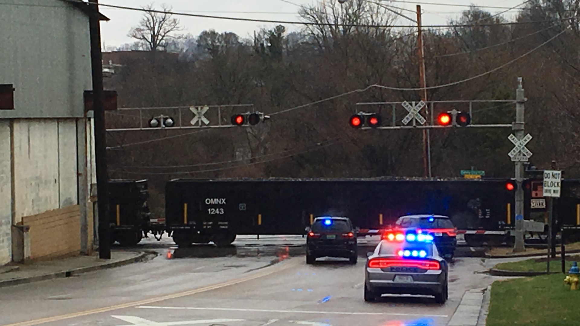 All roads reopened after train derailment near UT campus | wbir.com