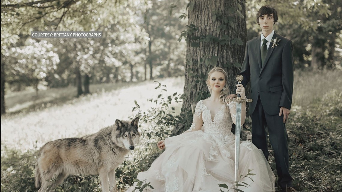 Wedding with wolves draws national attention to Knoxville couple | wbir.com