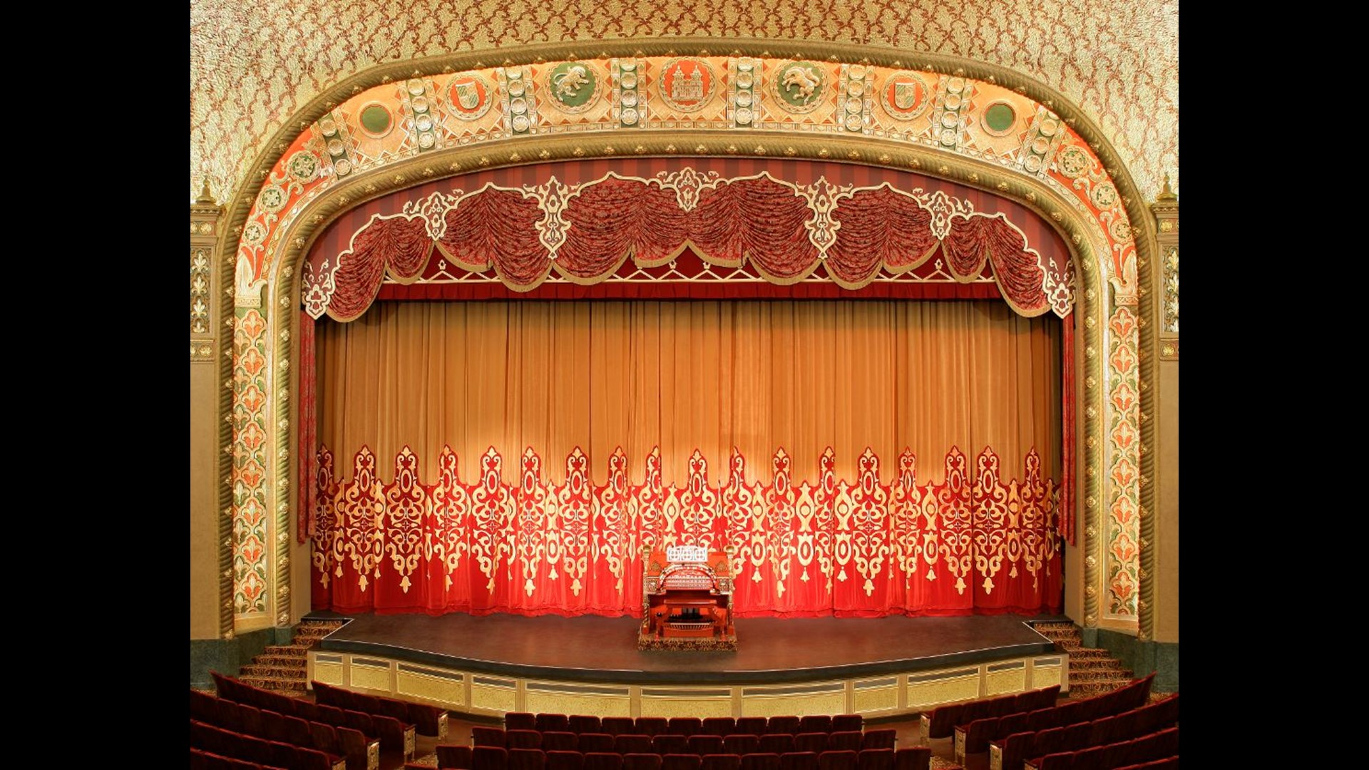 Knoxville's historic Tennessee Theatre | wbir.com