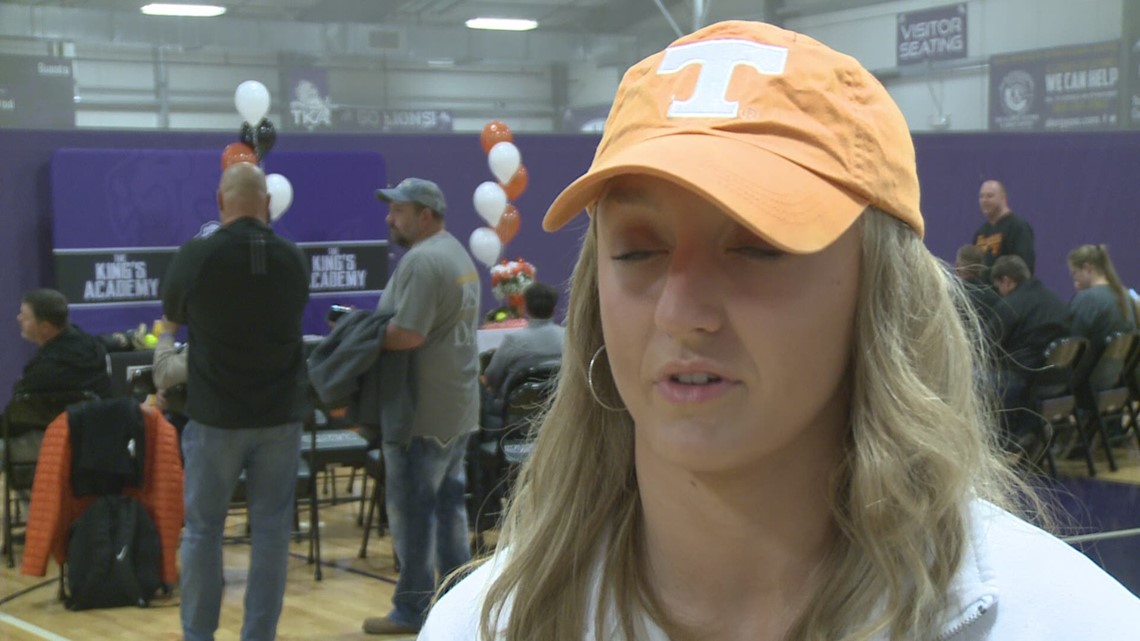 Kaylan Cole Signs with Lady Vol Softball | wbir.com