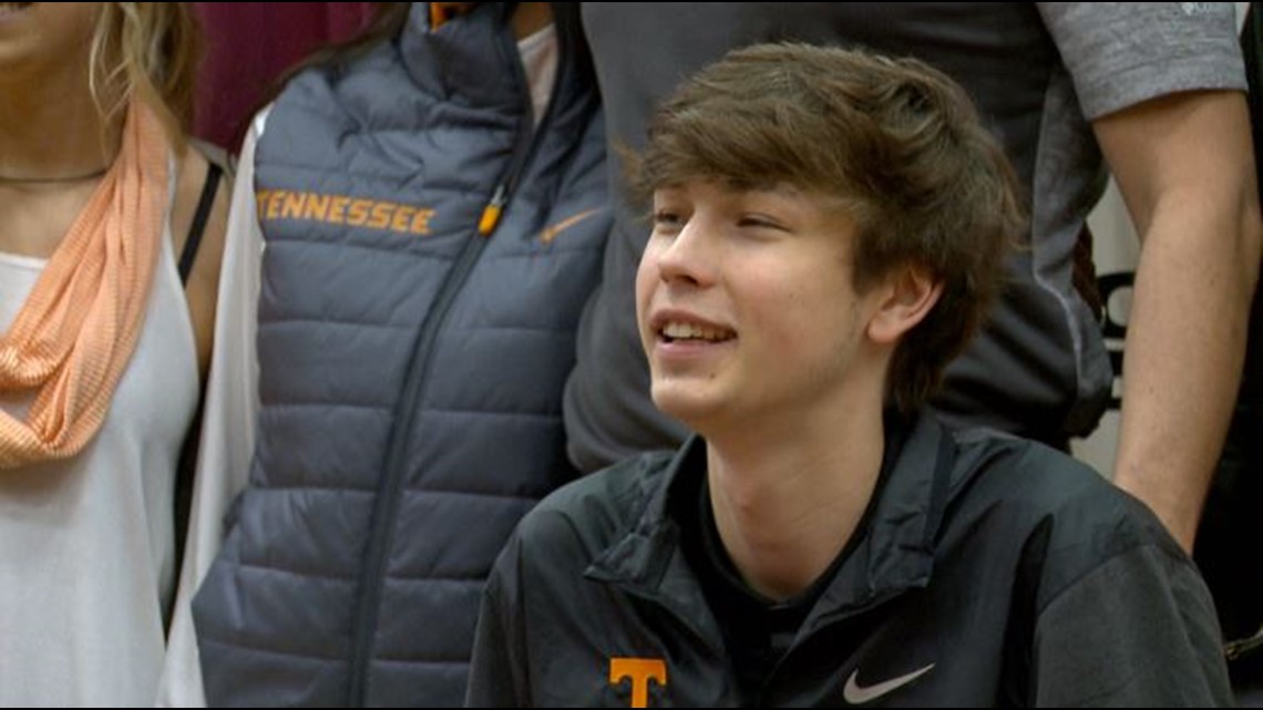 Bearden's Drew Pember signs to play basketball at Tennessee | wbir.com