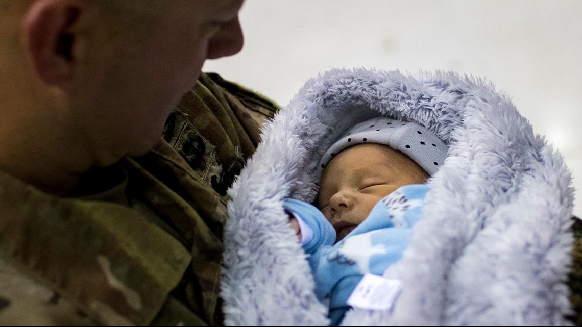Fort Campbell soldier returns home, meets newborn son for first time in ...