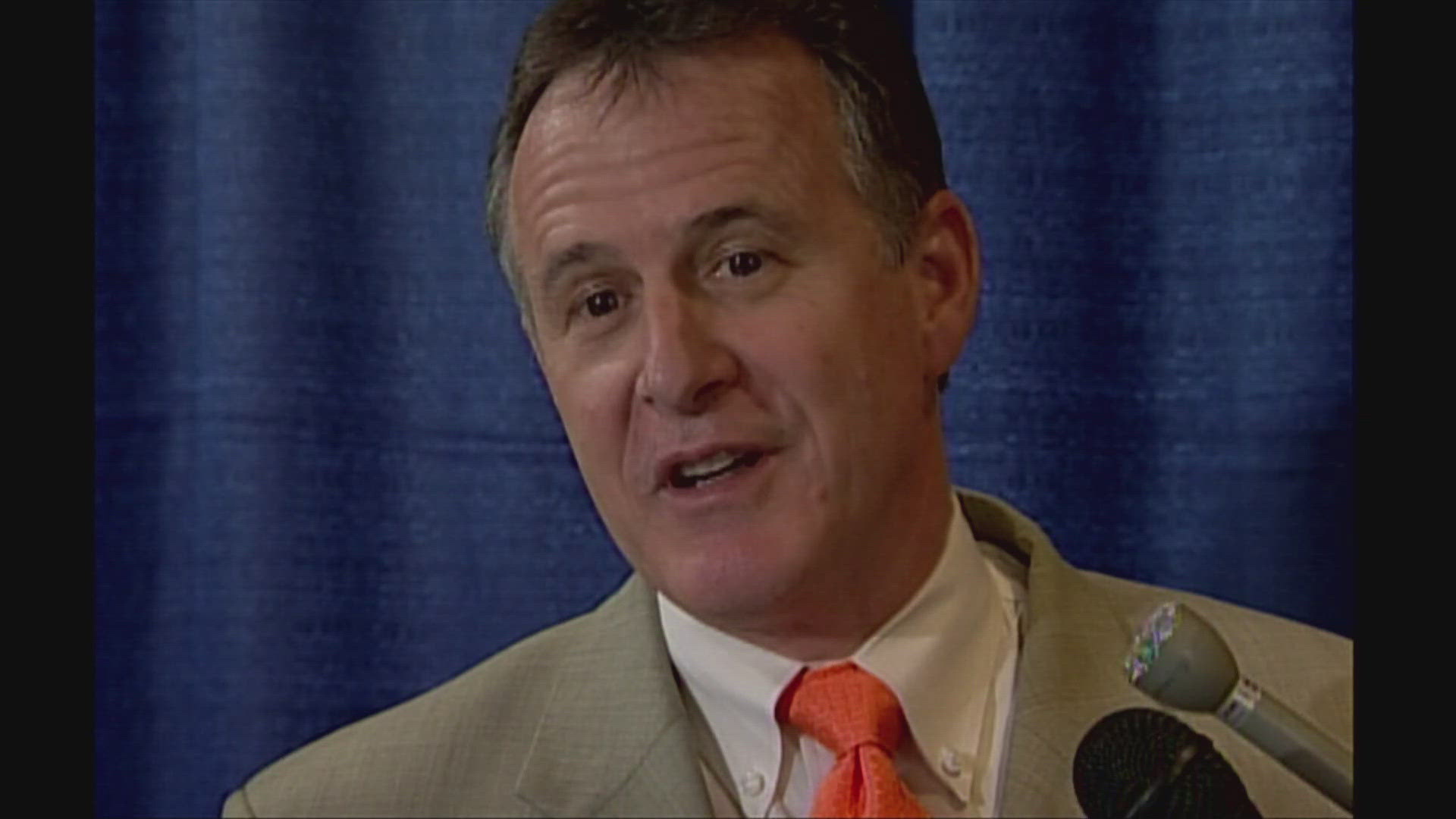 Ex-University of Tennessee president John Petersen dies at 77 | wbir.com