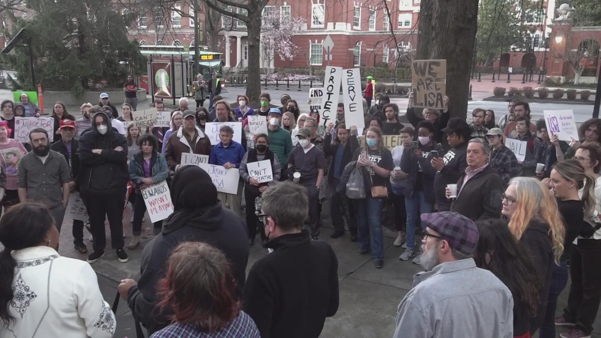 Dozens gather to protest Lisa Edwards’ death | wbir.com