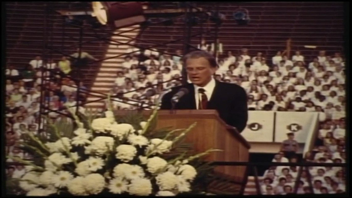 Rev. Billy Graham's 1970 crusade at Neyland Stadium | wbir.com