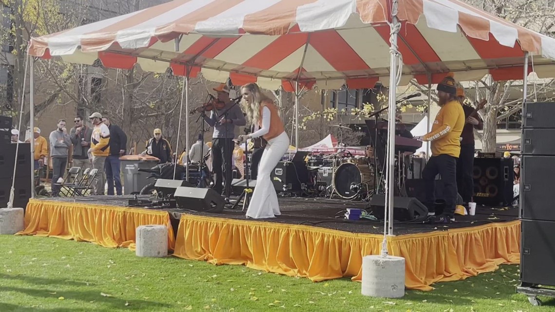 Karns native Emily Ann Roberts performs in Vol Village before final ...