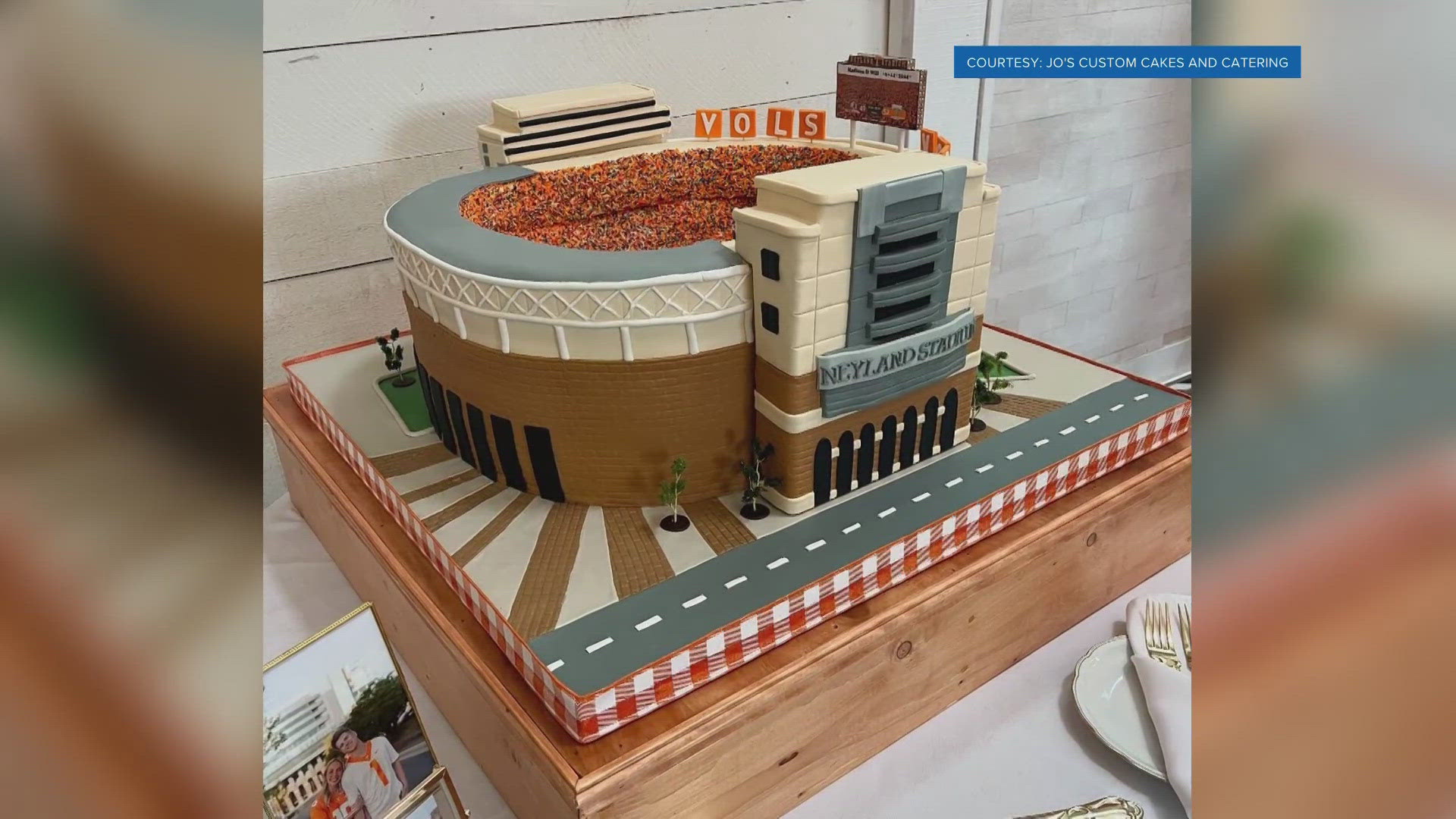 Super Vols fans get Neyland Stadium wedding cake | wbir.com