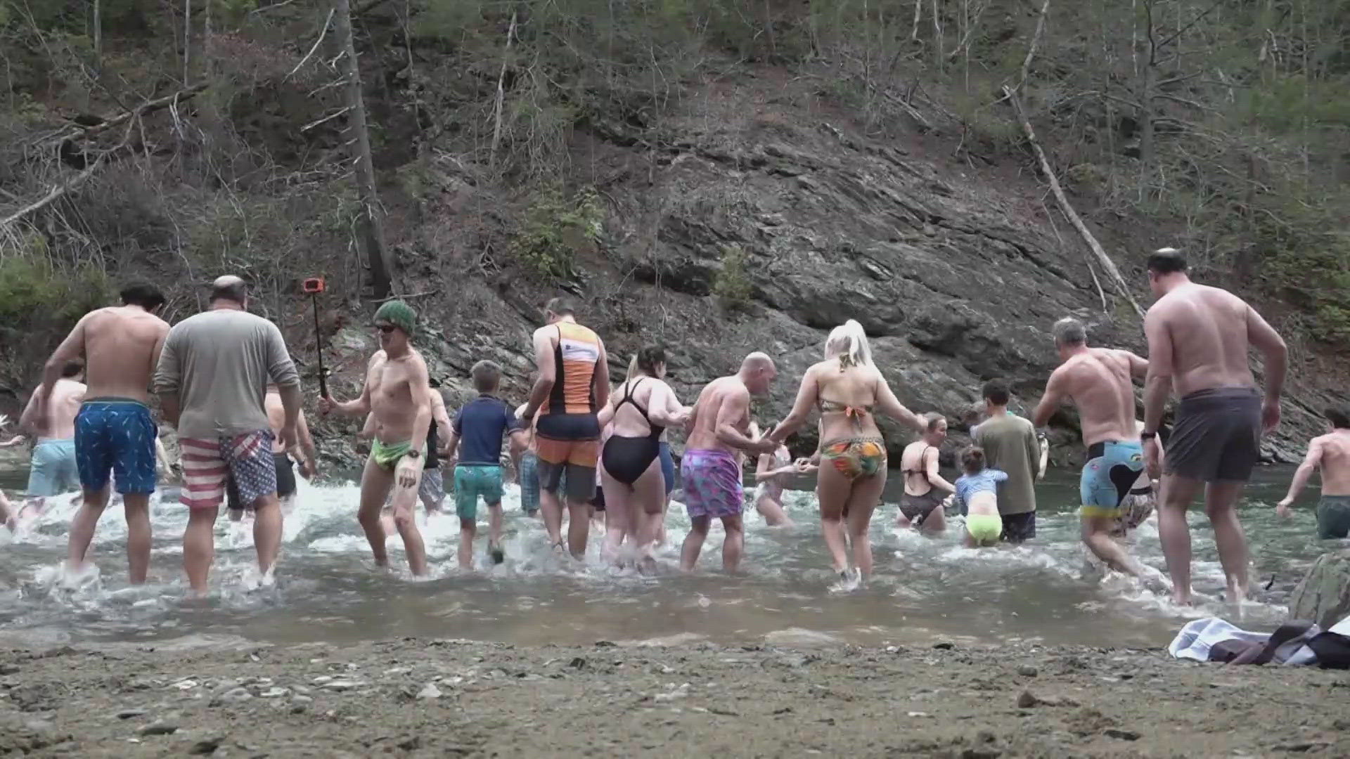 Dozens ring in the new year with a polar plunge at the Townsend Wye ...