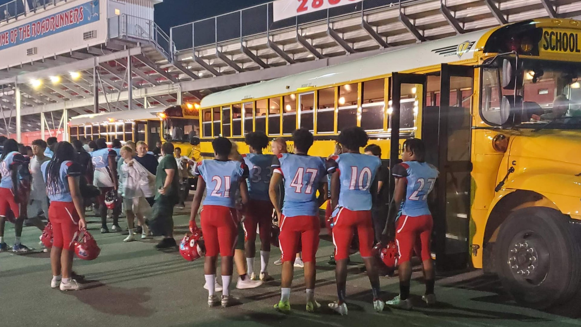 Austin-East football team shows camaraderie following nearby shooting ...