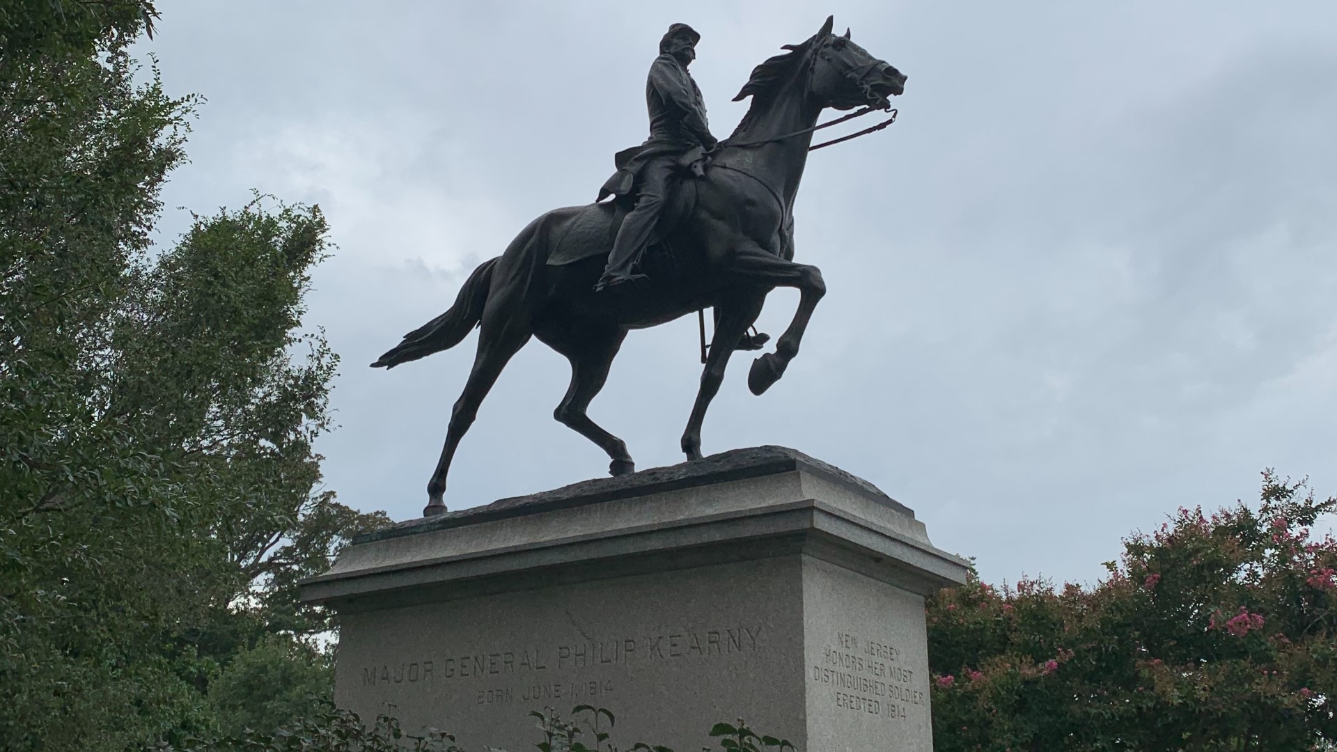 Arlington cemetery holds some of America's greatest heroes | wbir.com