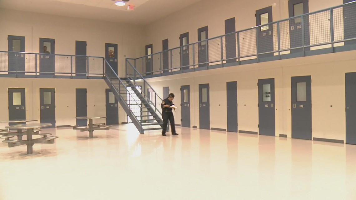 Sheriff Tom Spangler pushes a plan to hire younger jailers | wbir.com