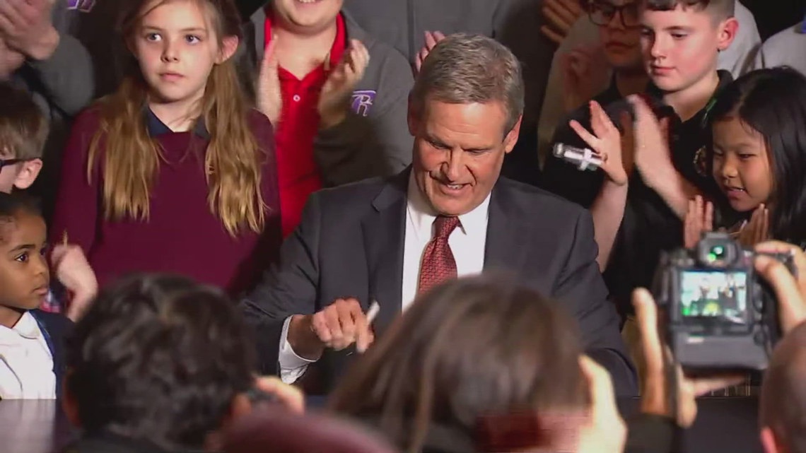 Gov. Bill Lee signs controversial universal school voucher program into ...