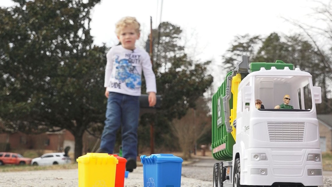 Little boy surprised by his heroes, the garbage men | wbir.com