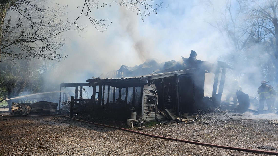Rural Metro battles fire on Majors Road in Halls | wbir.com