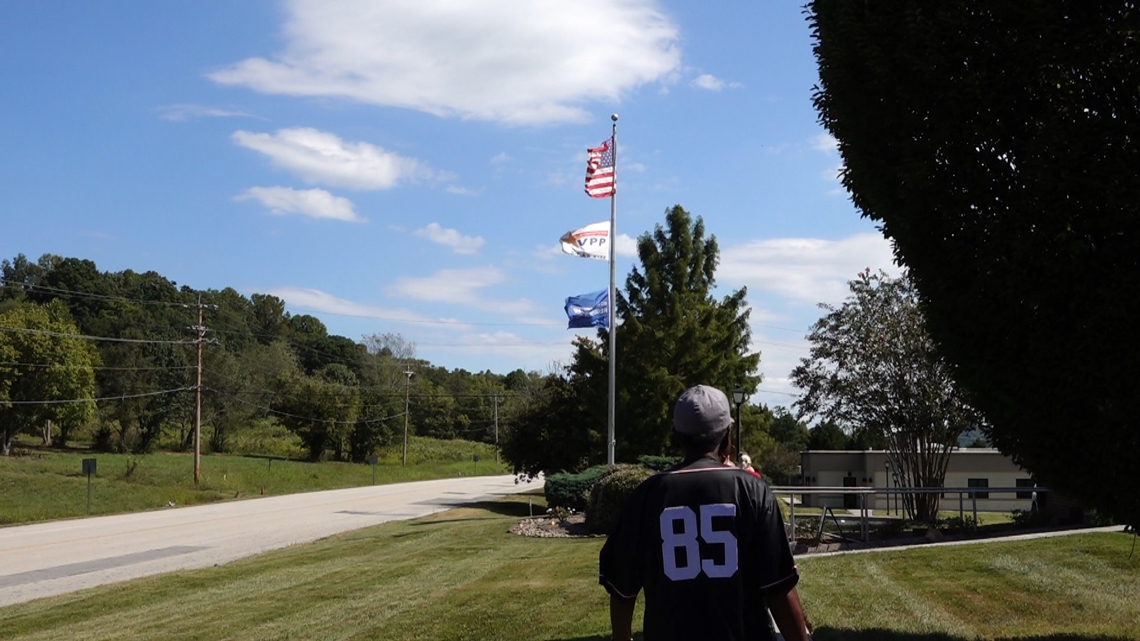 Scarboro 85 anniversary celebrated with Oak Ridge bus tour | wbir.com