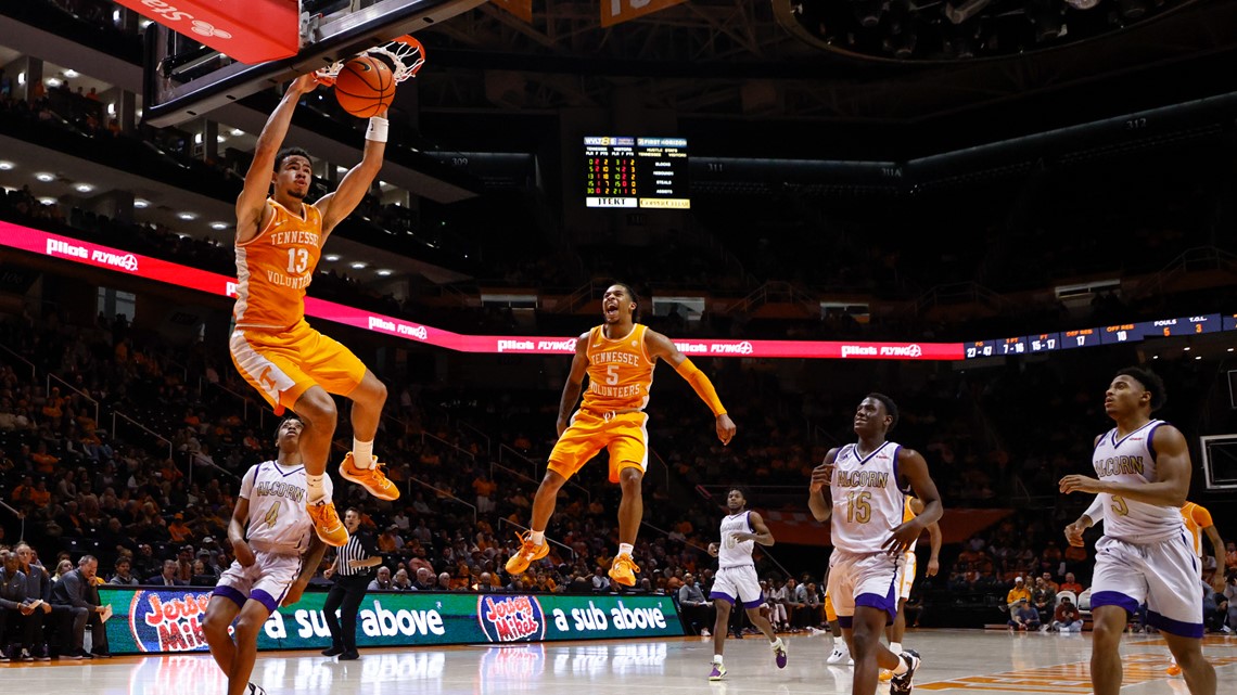 Tennessee men's basketball jumps to No. 7 in AP Top 25 poll | wbir.com