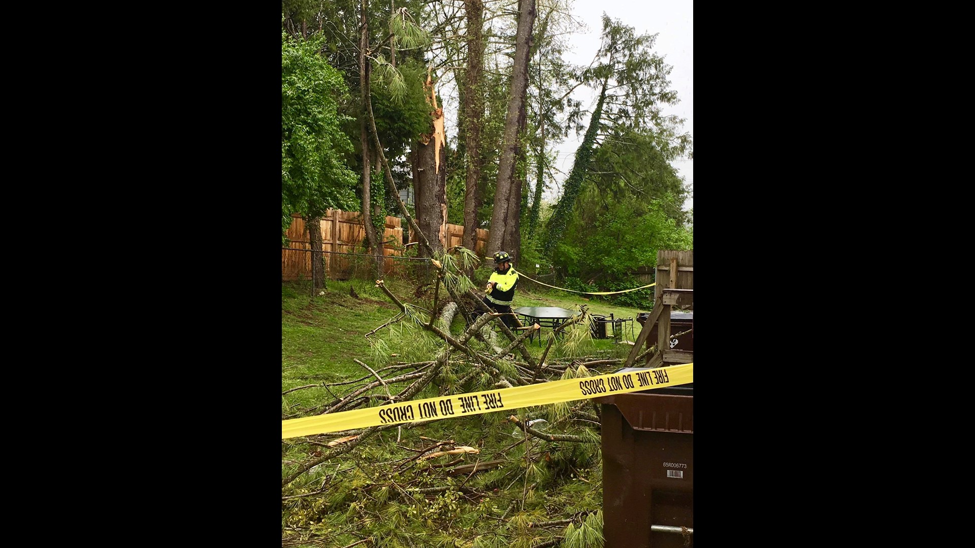 Sunday storm damage still being cleaned up in Oak Ridge | wbir.com