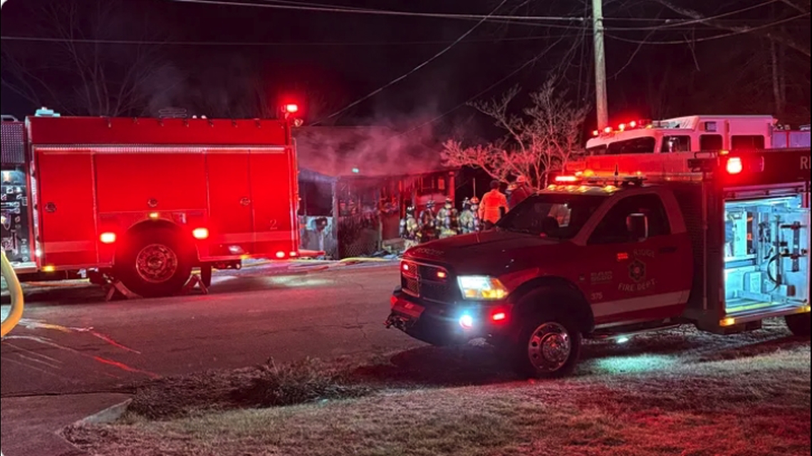 1 dead, 2 firefighters suffer minor injures in Oak Ridge fire | wbir.com