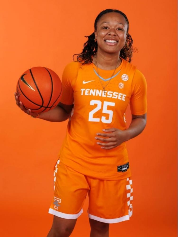 Lady Vols land nation’s top-scoring freshman Naomi White | wbir.com