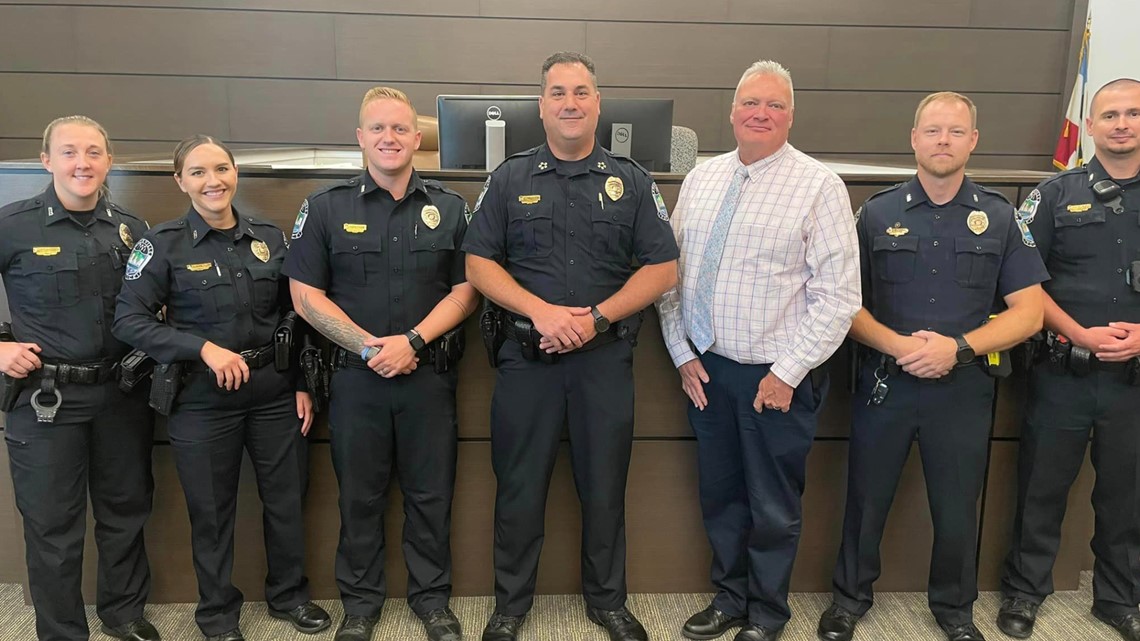 Six KPD officers graduate from Crisis Intervention Team training | wbir.com